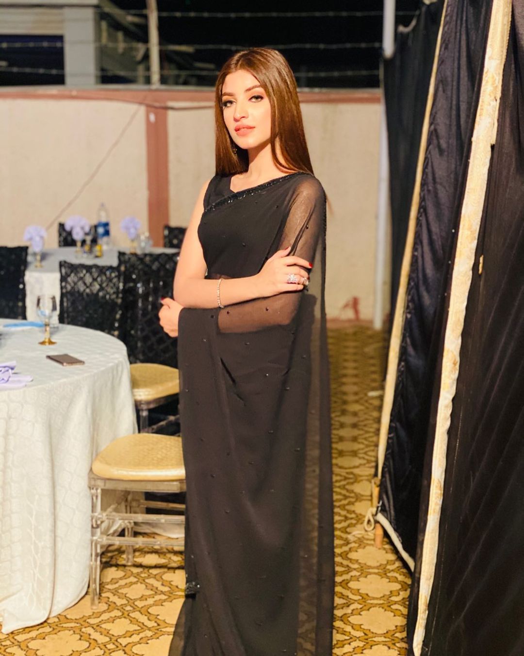 Pakistani Divas Making Style Statement In Saree | Reviewit.pk