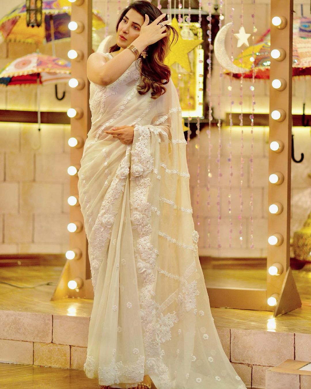 Pakistani Divas Making Style Statement In Saree | Reviewit.pk