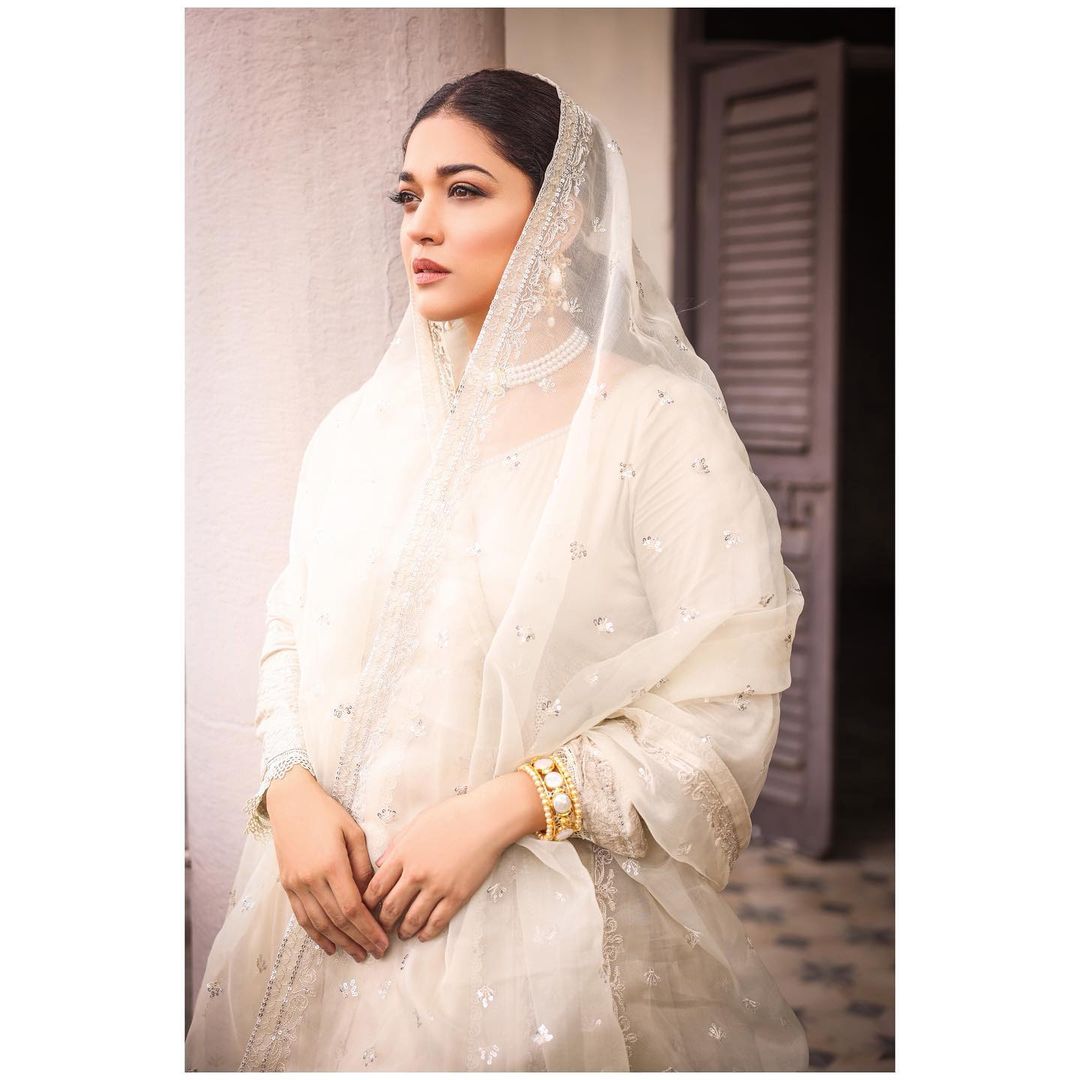 Anum Jung Eid Collection 2021 Featuring Sanam Jung | Reviewit.pk