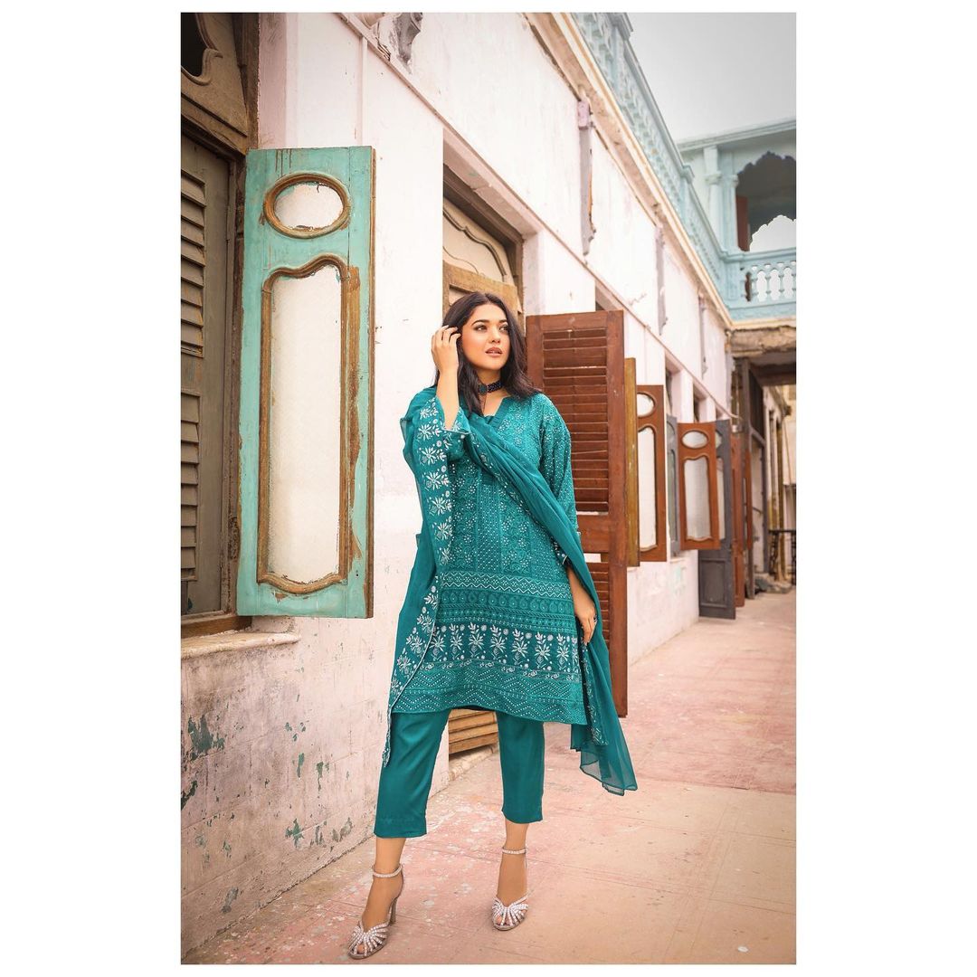 Anum Jung Eid Collection 2021 Featuring Sanam Jung | Reviewit.pk
