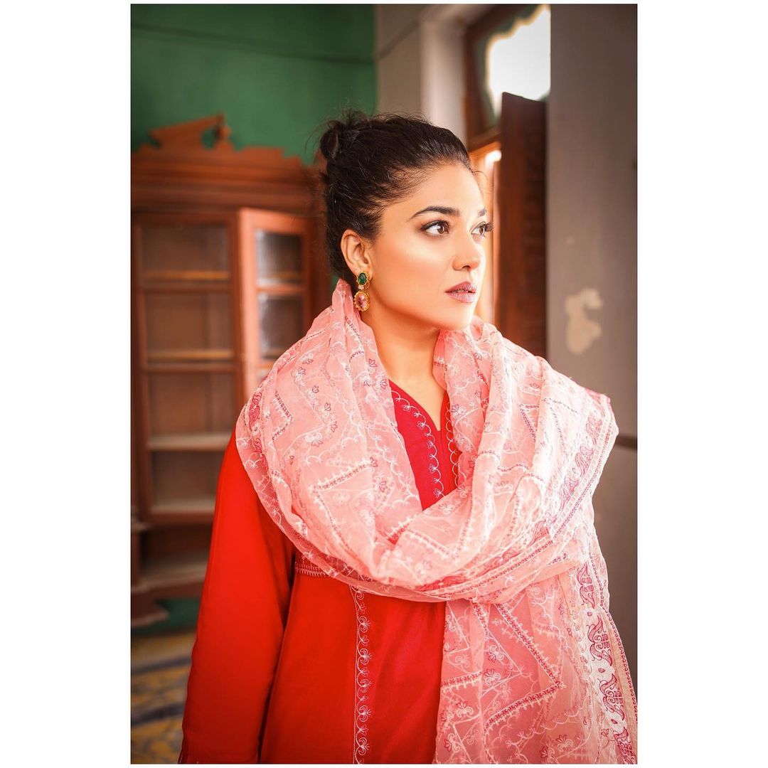 Anum Jung Eid Collection 2021 Featuring Sanam Jung | Reviewit.pk