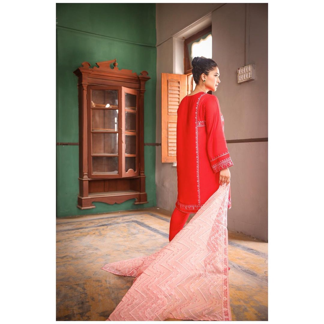 Anum Jung Eid Collection 2021 Featuring Sanam Jung | Reviewit.pk