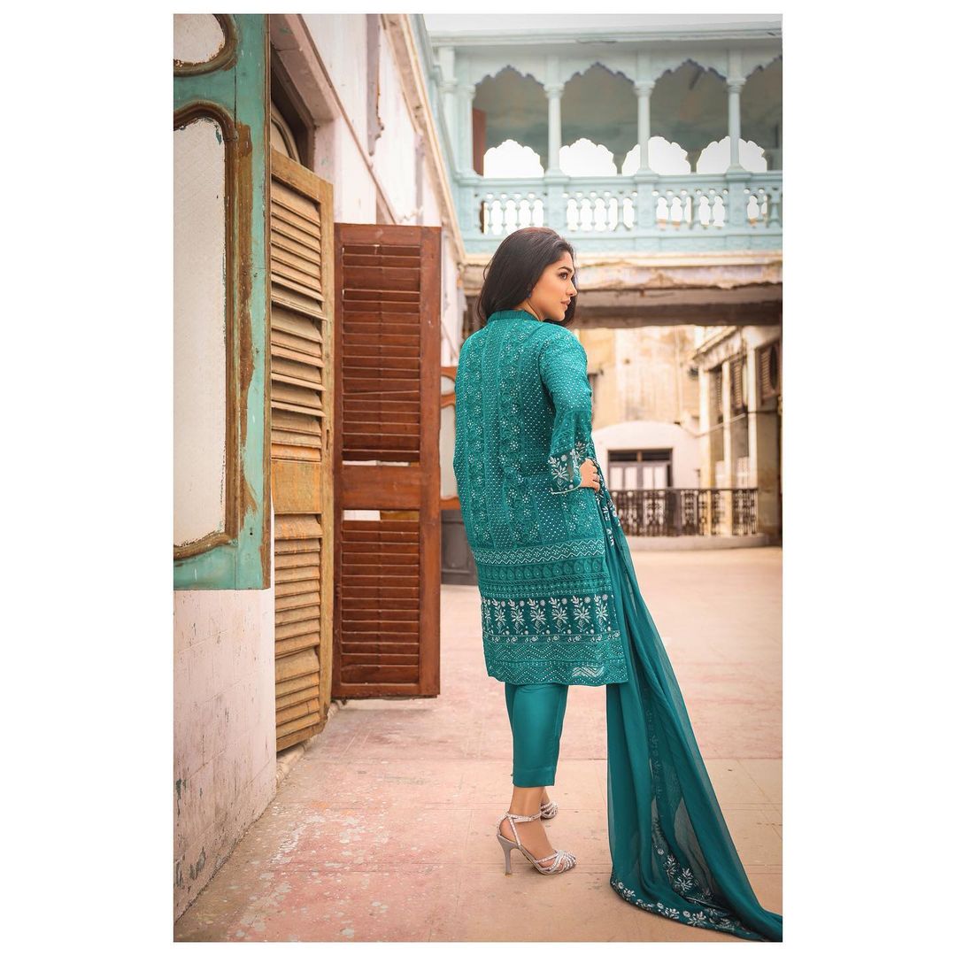 Anum Jung Eid Collection 2021 Featuring Sanam Jung | Reviewit.pk