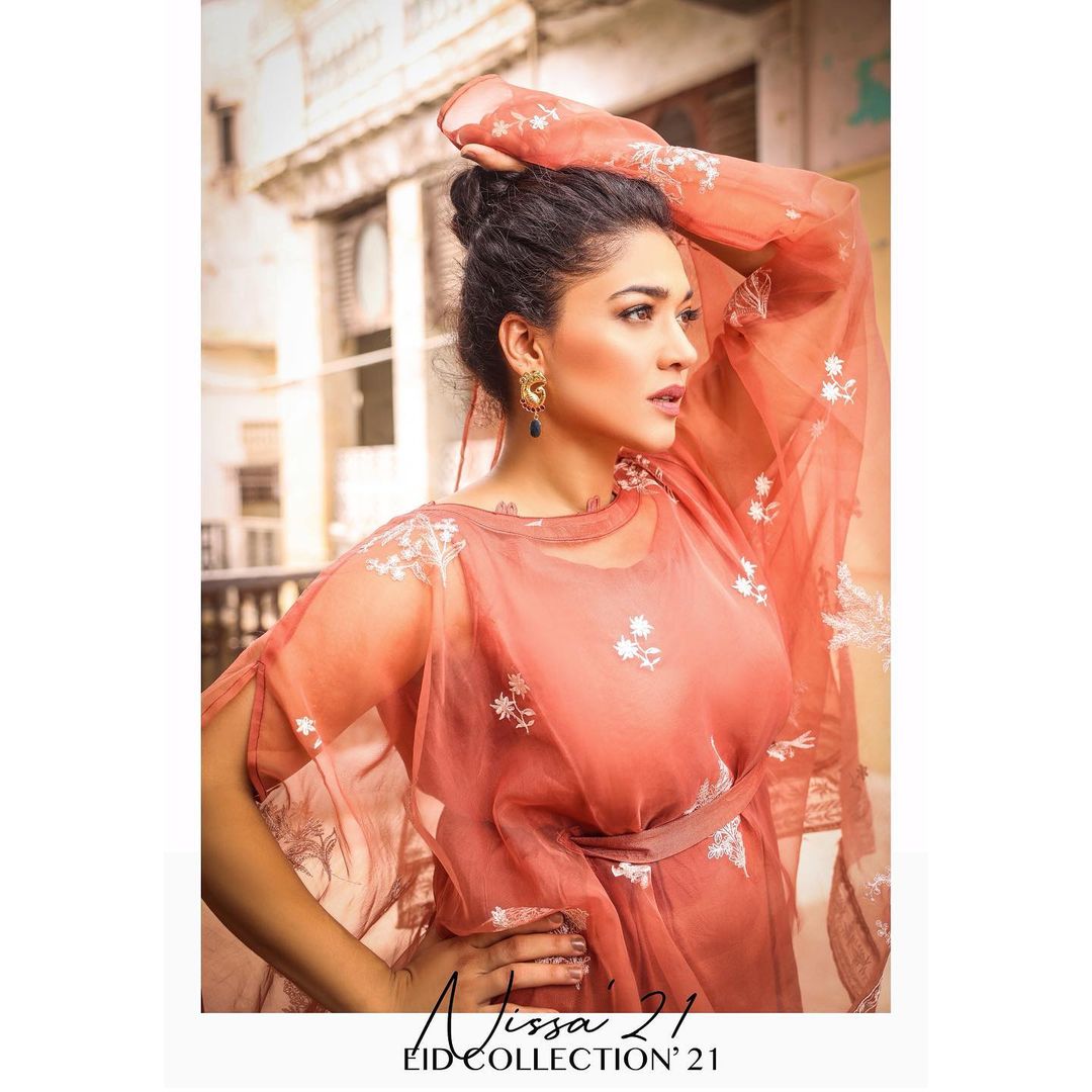 Anum Jung Eid Collection 2021 Featuring Sanam Jung | Reviewit.pk