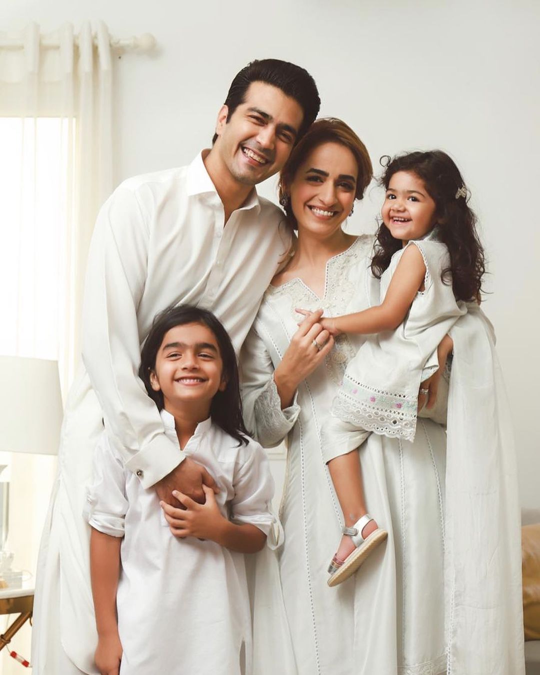 Shahzad Sheikh With His Family-Adorable Pictures | Reviewit.pk