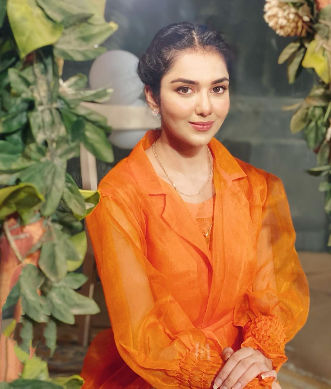 Latest Beautiful Clicks Of Syeda Tuba Aamir | Reviewit.pk