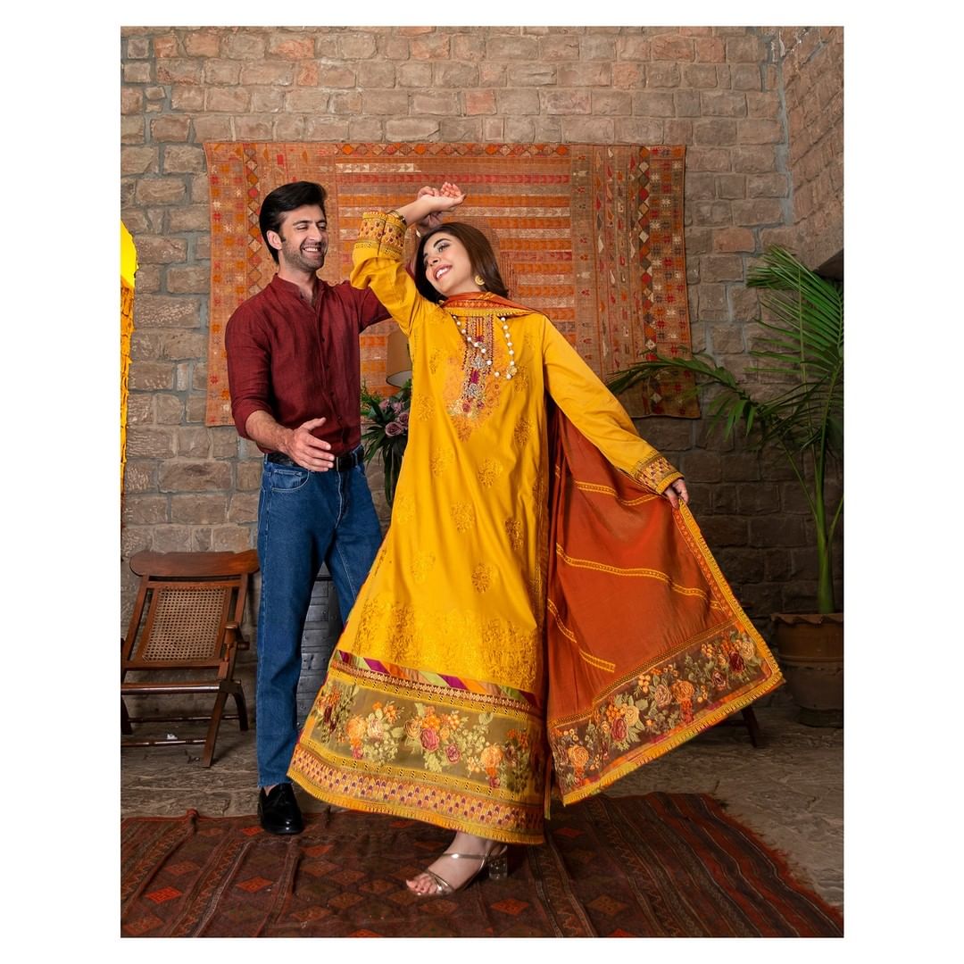 Urwa Hocane And Aimal Khan Pair Up For Rangrasiya Premium Eid Edit Vol ...