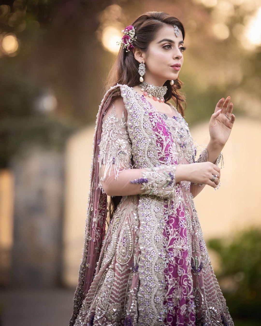 Yashma Gill Looks Alluring In Her Latest Bridal Shoot | Reviewit.pk