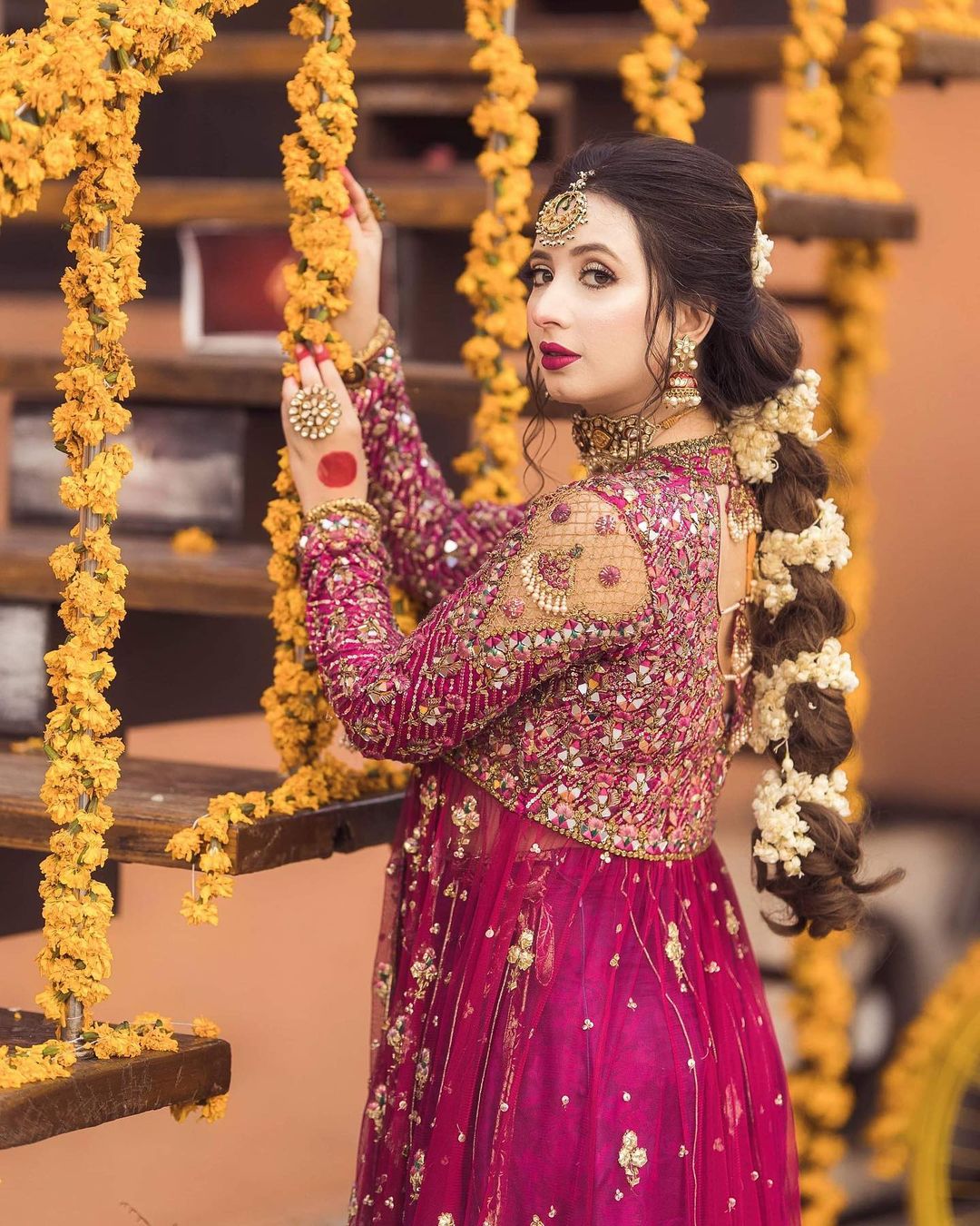 Komal Aziz Makes A Gorgeous Bride In Her Latest Shoot | Reviewit.pk