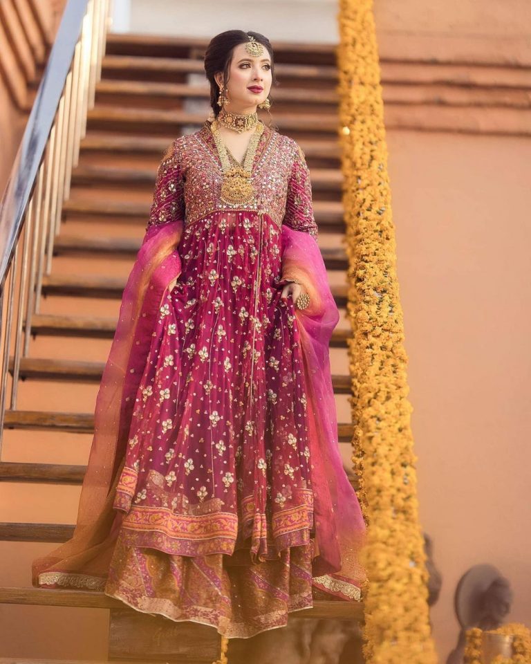 Komal Aziz Makes A Gorgeous Bride In Her Latest Shoot | Reviewit.pk