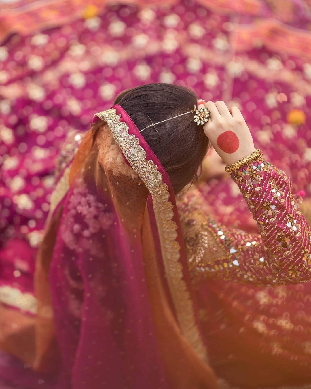Komal Aziz Makes A Gorgeous Bride In Her Latest Shoot | Reviewit.pk