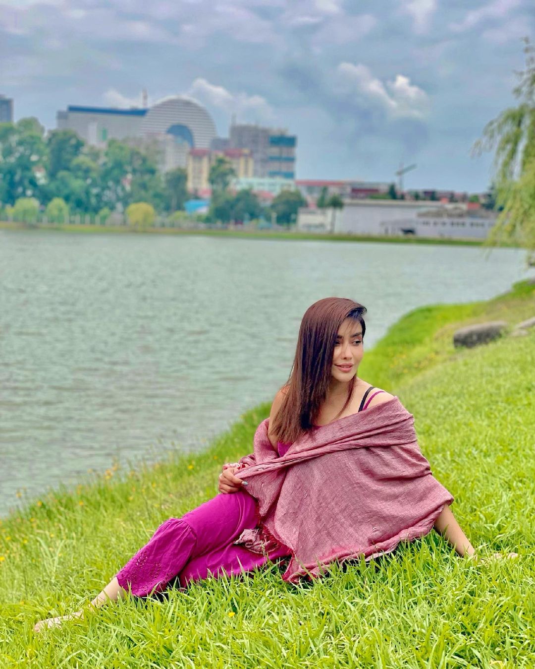 Maira Khan Beautiful Pictures From Georgia Reviewitpk