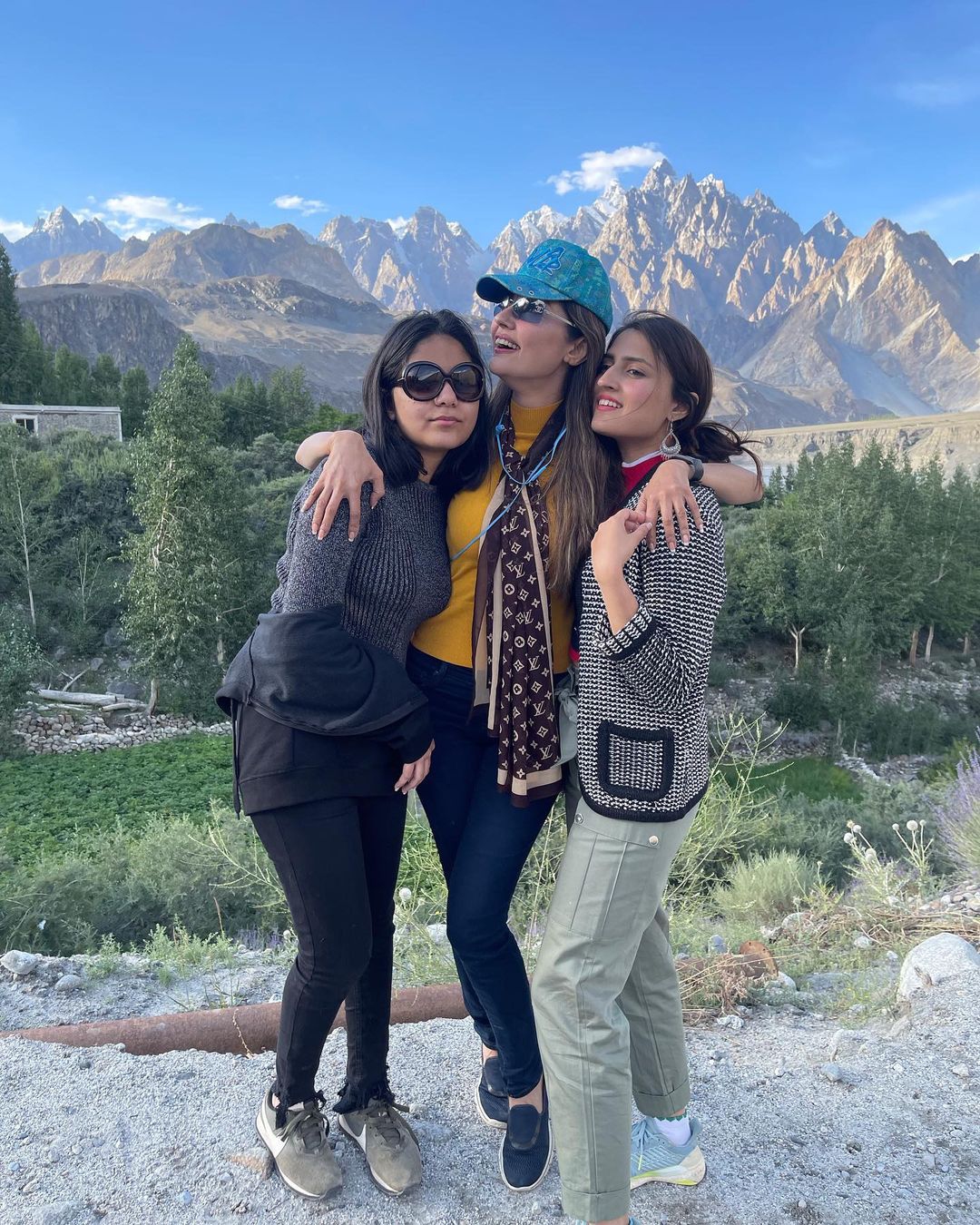 Natasha Hussain Pictures With Daughters From Hunza Valley | Reviewit.pk