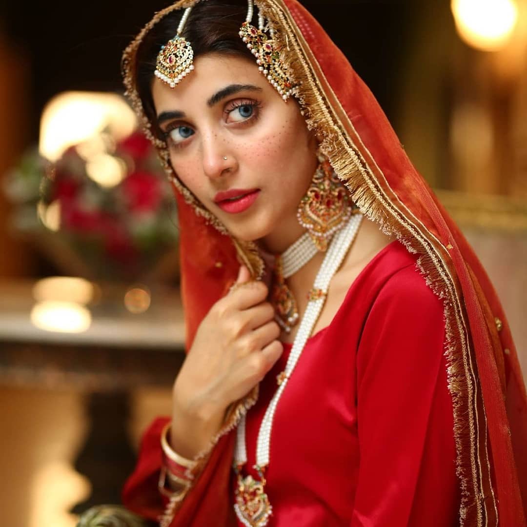 New BTS Pictures From Drama Neeli Zinda Hai | Reviewit.pk