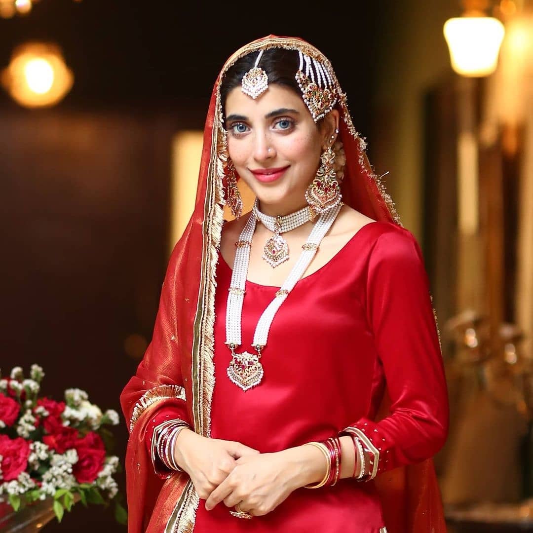 New BTS Pictures From Drama Neeli Zinda Hai | Reviewit.pk