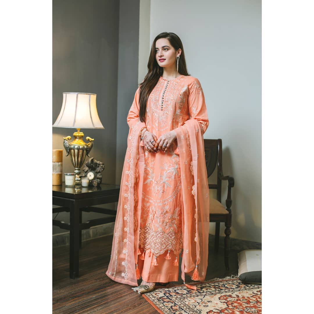 Aiman Khan Looks Refreshing In Eastern Summer Outfits | Reviewit.pk