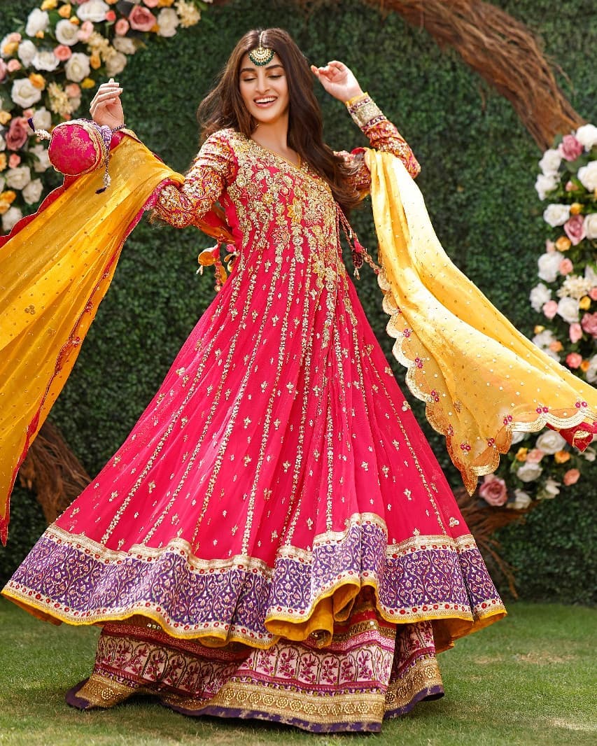 Anmol Baloch Flaunts Elegance In Bridal Shoot For Sana Abbas | Reviewit.pk