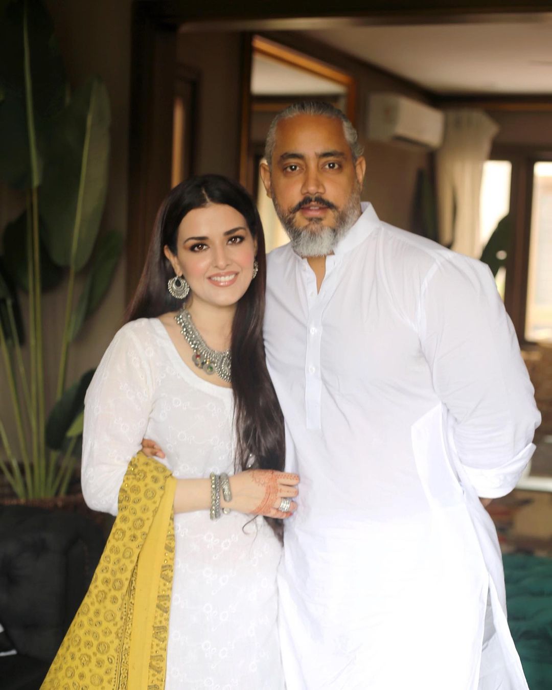 Natasha Ali Beguiling Pictures From Eid Family Feast | Reviewit.pk
