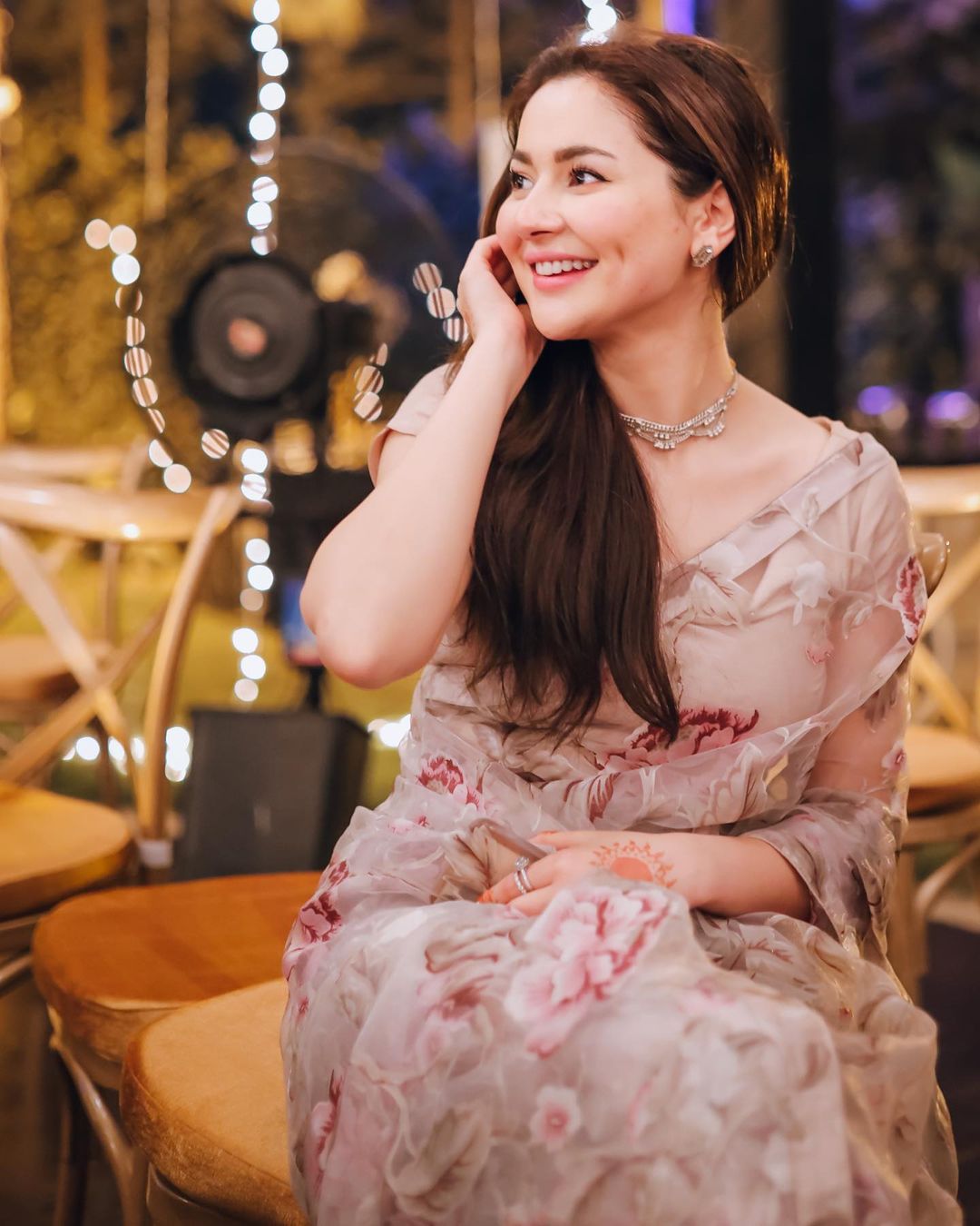 Hania Aamir Alluring Pictures From Aima Baig's Engagement | Reviewit.pk