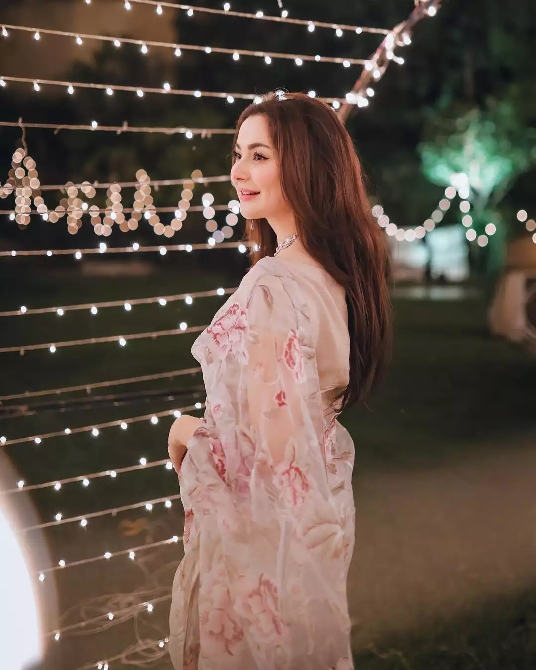 Hania Aamir Alluring Pictures From Aima Baig's Engagement | Reviewit.pk