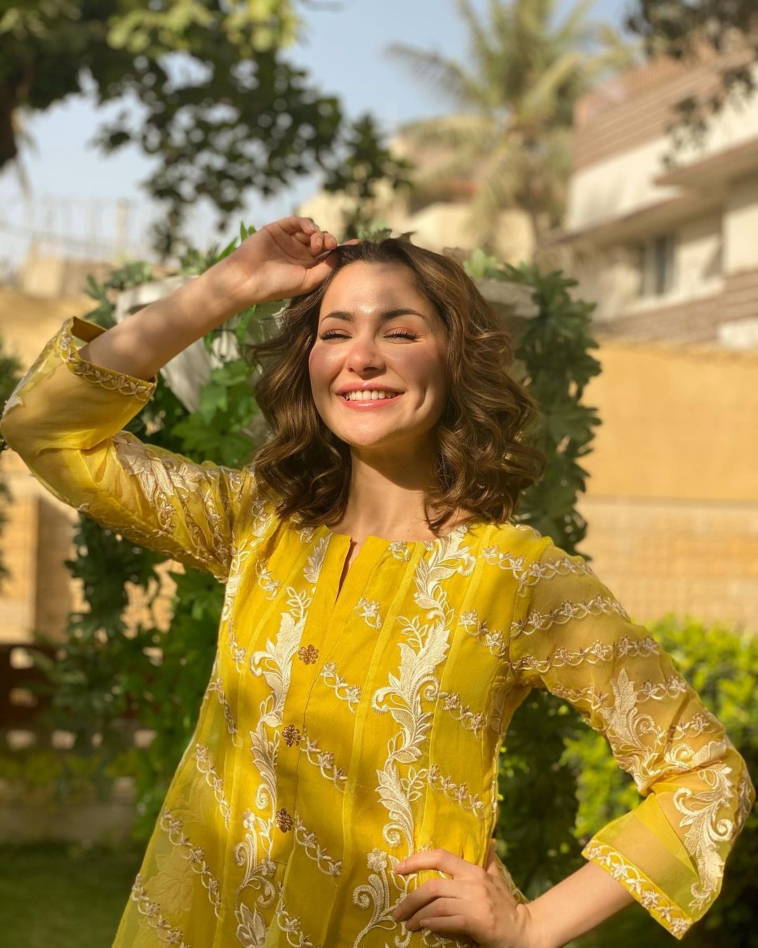 Hania Aamir And Kinza Hashmi Spotted Wearing Same Outfit By Azure ...