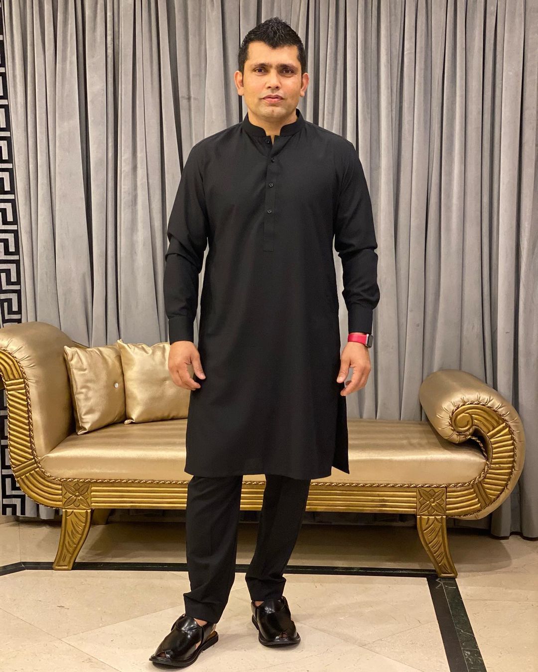 Beautiful Family Pictures Of Cricketer Kamran Akmal From Eid-Ul-Adha 2021 | Reviewit.pk