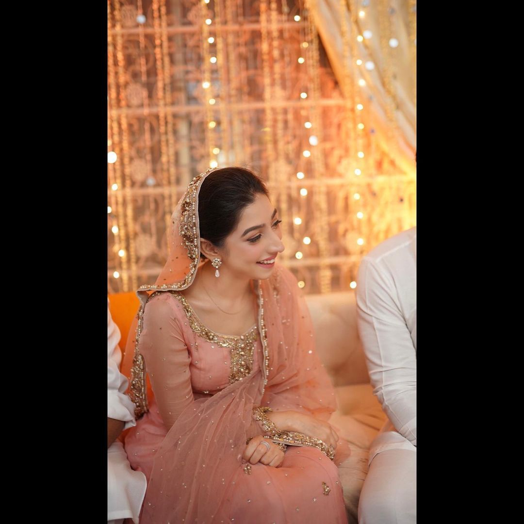 Mariyam Nafees Shares Her Beautiful Bridal Look - Pictures | Reviewit.pk