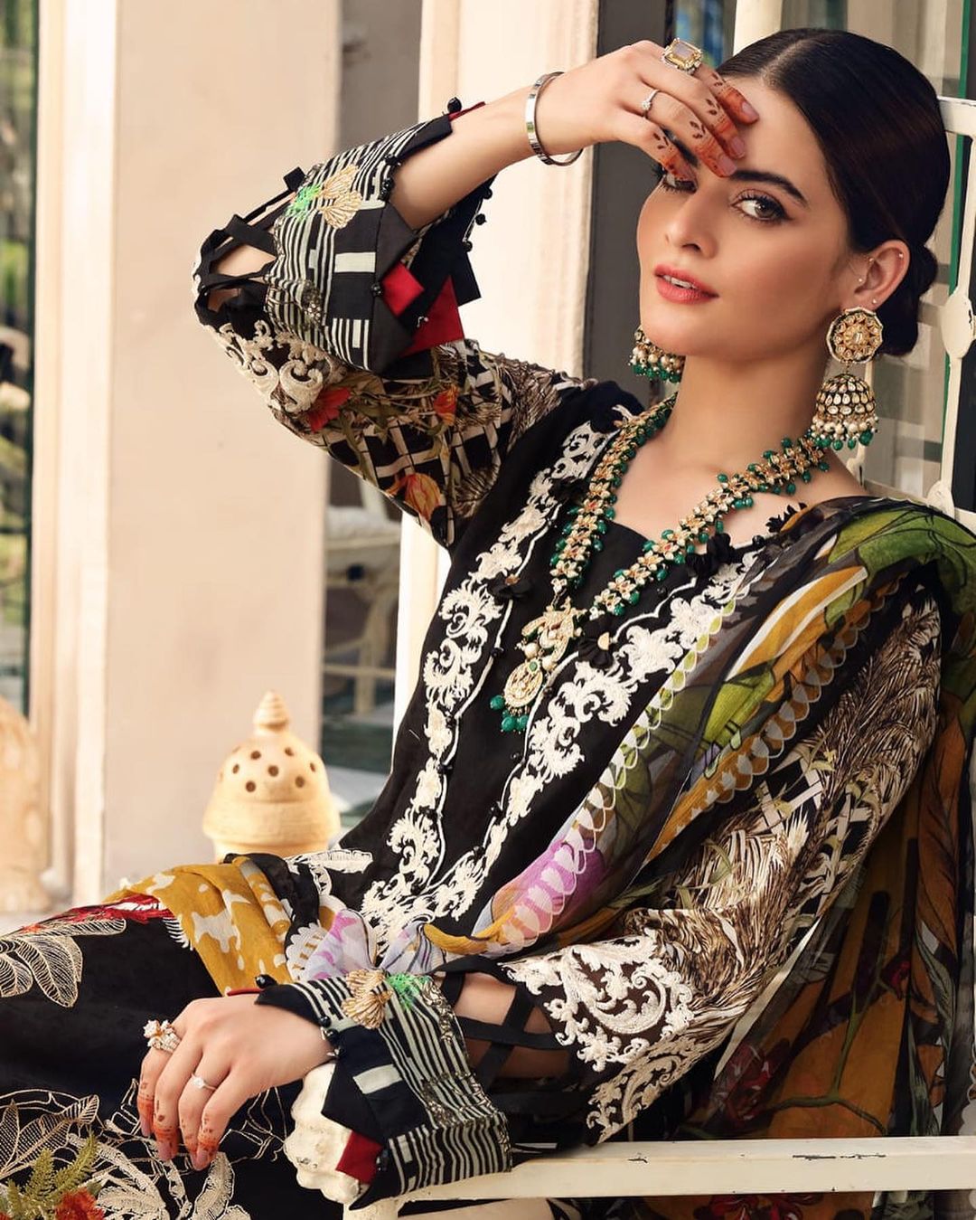 Minal Khan Serves Major Fashion Goals In Eastern Summer Outfits ...