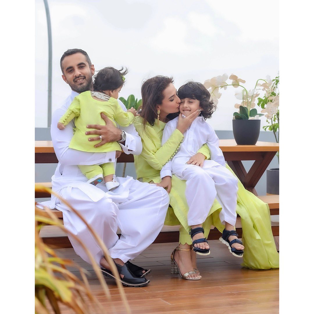 Alluring Eid Pictures Of Momal Sheikh With Her Family | Reviewit.pk
