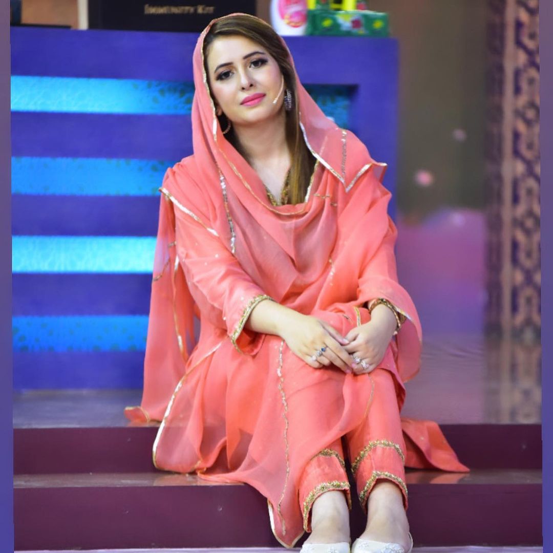 News Anchor Rabia Anum Blessed With A Baby Boy | Reviewit.pk