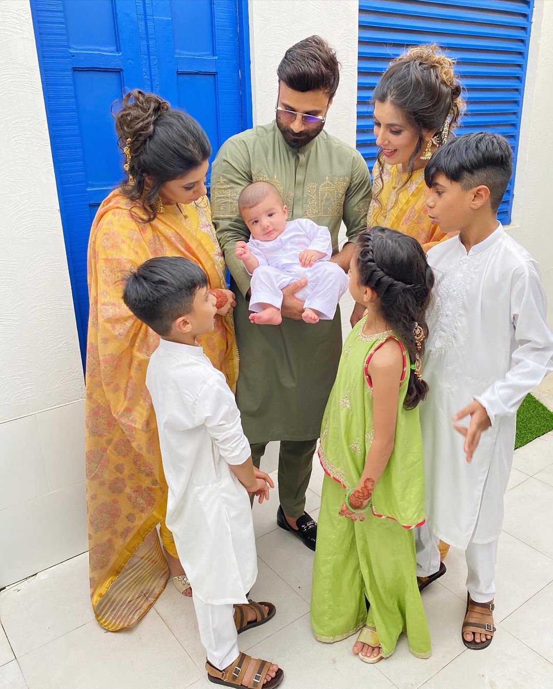 Rahim Pardesi Spent A Blissful Eid Day With Wives And Kids | Reviewit.pk