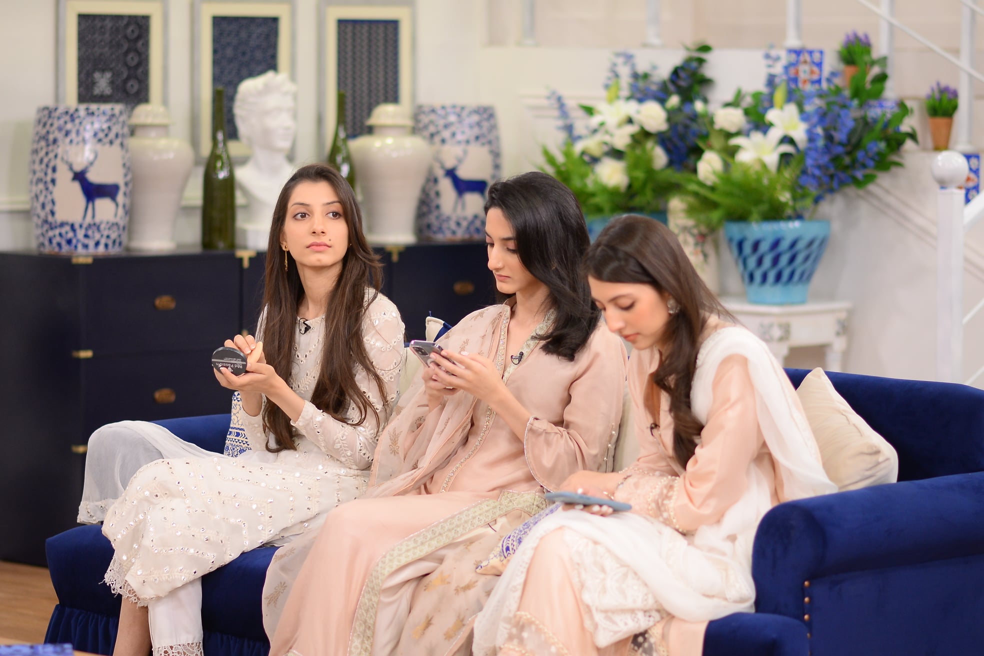 Saleem Sheikh Latest Beautiful Pictures With Family | Reviewit.pk