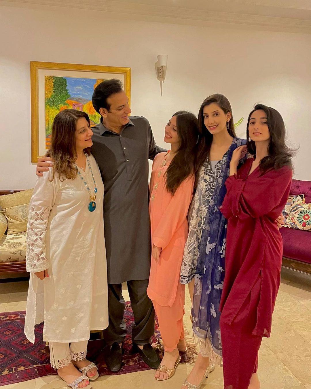 Saleem Sheikh Latest Beautiful Pictures With Family | Reviewit.pk