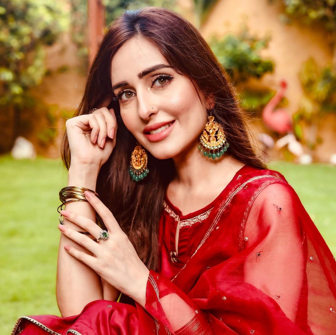 Bewitching Eid Clicks Of Sidra Niazi | Reviewit.pk