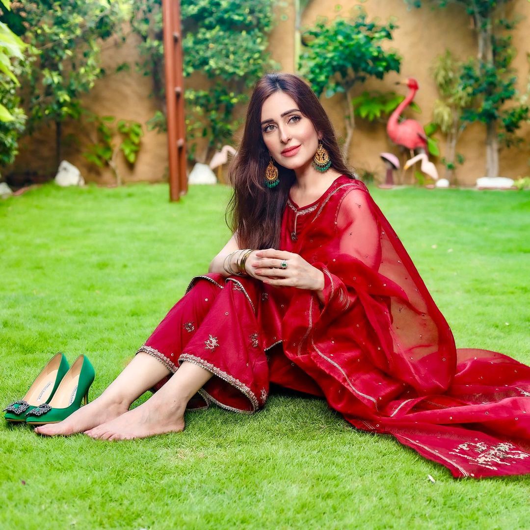 Bewitching Eid Clicks Of Sidra Niazi | Reviewit.pk