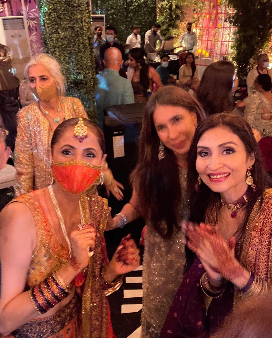 Sultana Siddiqui's Beautiful Family Portraits From Family Wedding ...