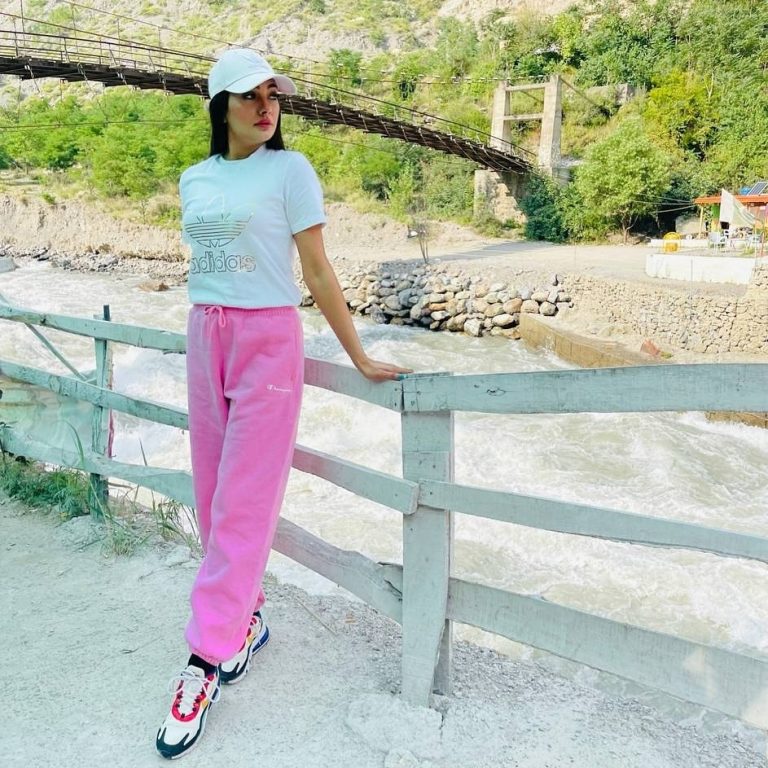 Beautiful Pictures Of Actress Suzain Fatima Enjoying The Beauty Of ...