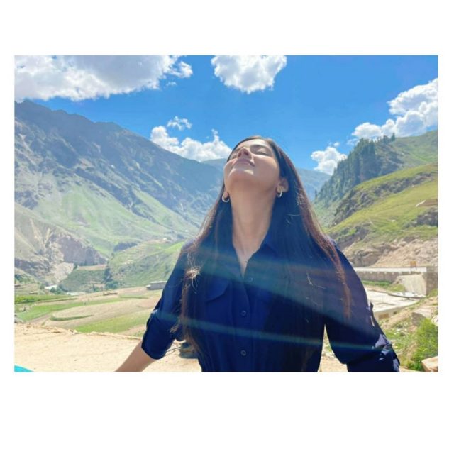 Zainab Shabbir Enjoying Breathtaking Views Of Narran Valley | Reviewit.pk Zainab Shabbir Enjoying Breathtaking Views Of Narran Valley | Reviewit.pk