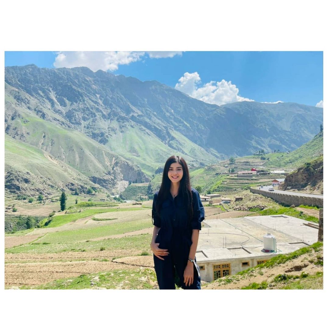 Zainab Shabbir Enjoying Breathtaking Views Of Narran Valley | Reviewit.pk Zainab Shabbir Enjoying Breathtaking Views Of Narran Valley | Reviewit.pk
