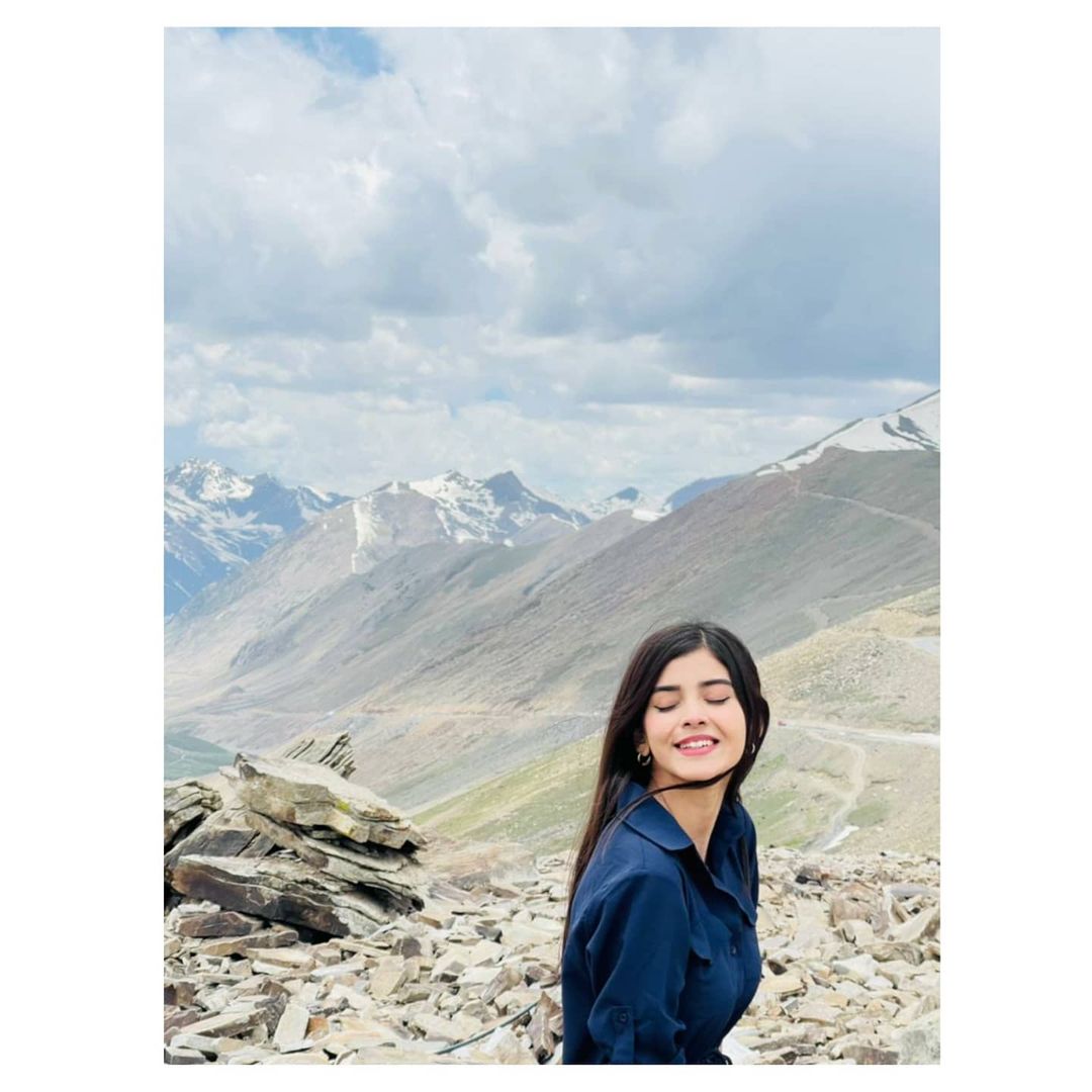 Zainab Shabbir Enjoying Breathtaking Views Of Narran Valley | Reviewit.pk Zainab Shabbir Enjoying Breathtaking Views Of Narran Valley | Reviewit.pk