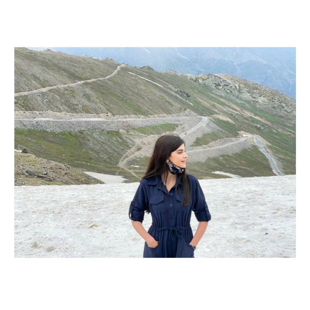 Zainab Shabbir Enjoying Breathtaking Views Of Narran Valley | Reviewit.pk Zainab Shabbir Enjoying Breathtaking Views Of Narran Valley | Reviewit.pk
