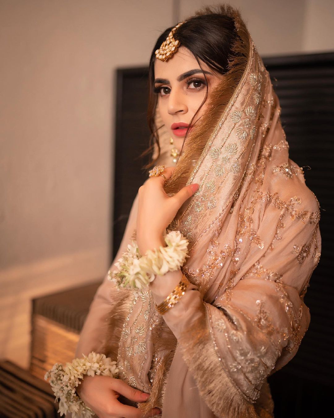 Zubab Rana Looks Absolutely Regal In Her Latest Bridal Shoot | Reviewit.pk