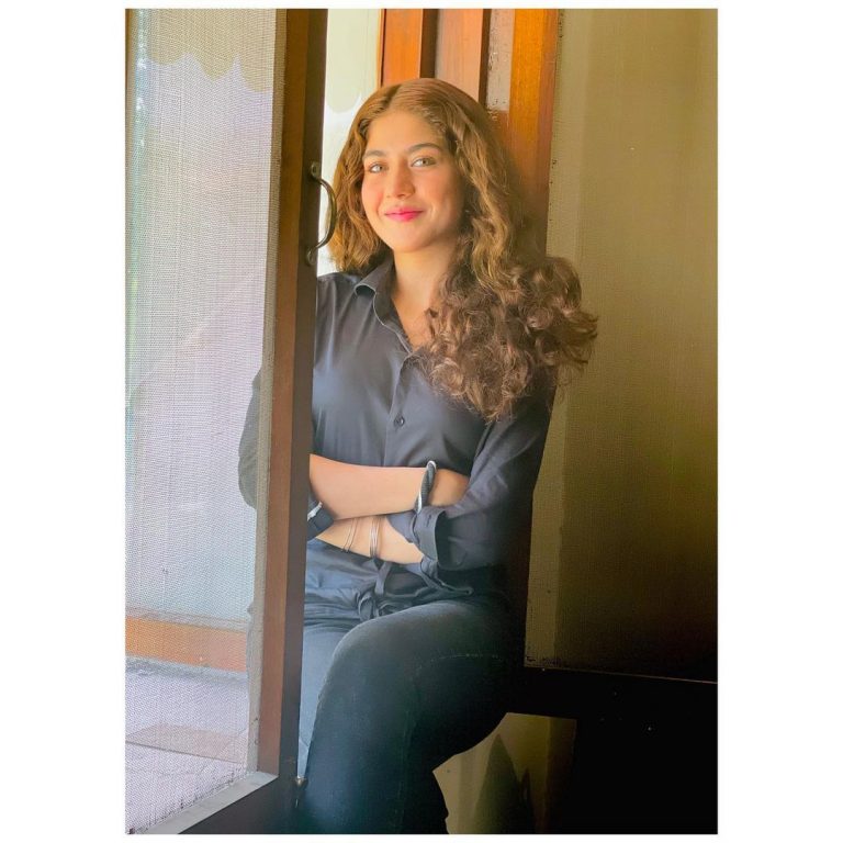 Latest Alluring Pictures Of Areej Mohyudin | Reviewit.pk