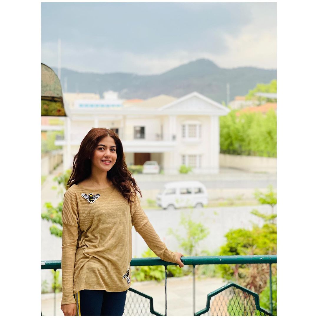 Latest Alluring Pictures Of Areej Mohyudin | Reviewit.pk