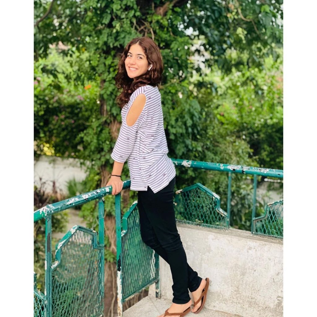 Latest Alluring Pictures Of Areej Mohyudin | Reviewit.pk