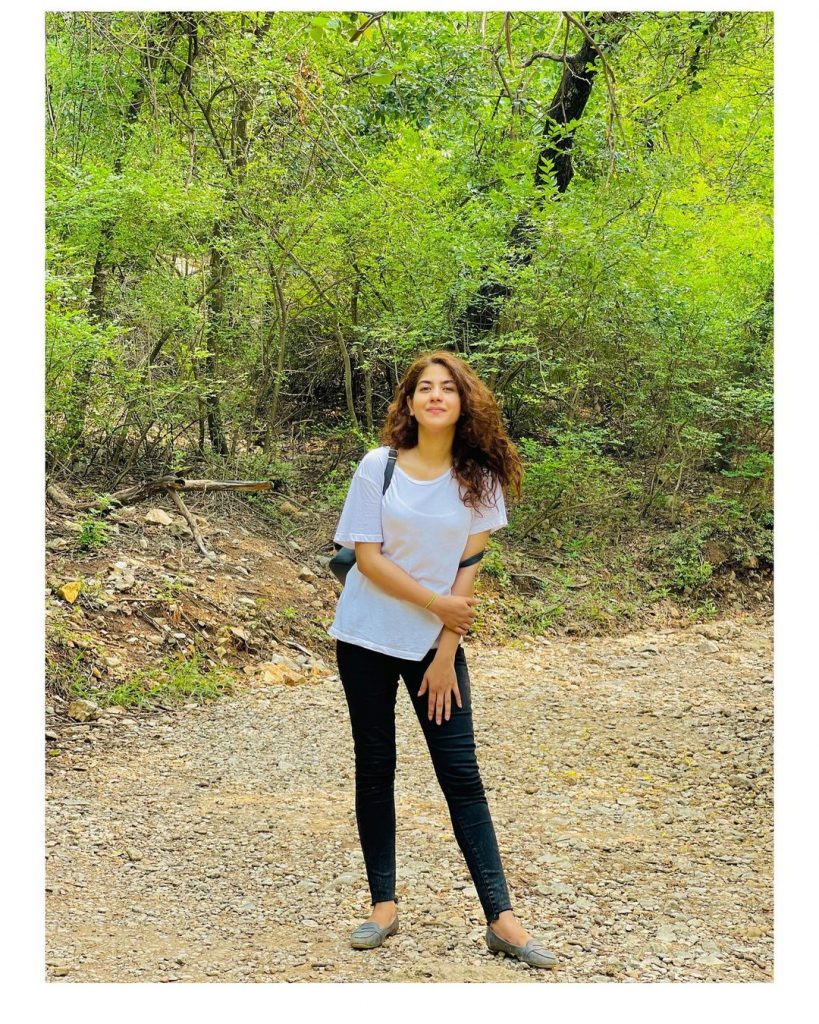 Latest Alluring Pictures Of Areej Mohyudin | Reviewit.pk