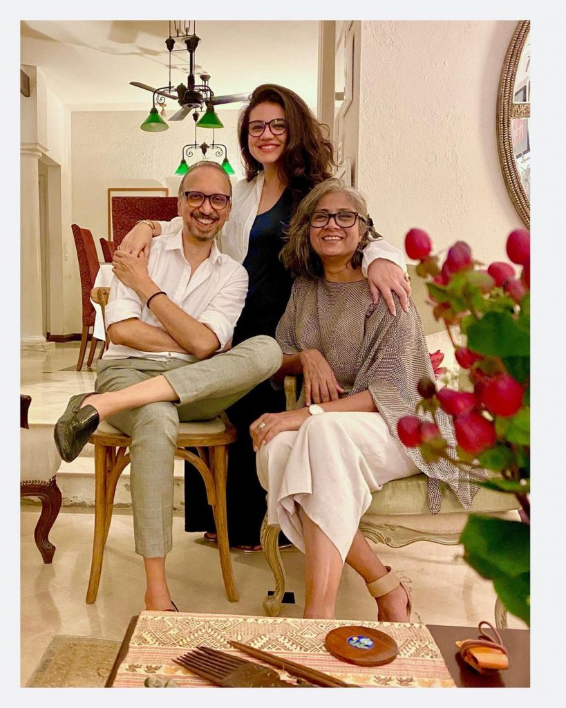 Celebrities Spotted At Director Asim Raza's Birthday Bash | Reviewit.pk