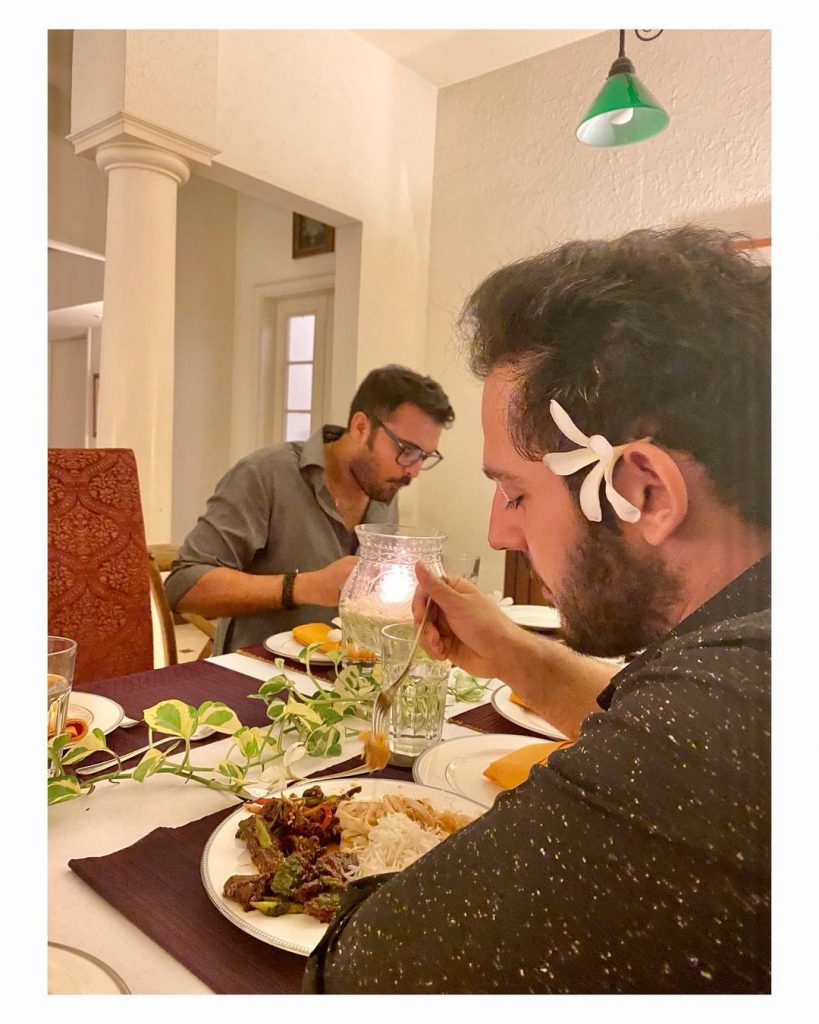 Celebrities Spotted At Director Asim Raza's Birthday Bash | Reviewit.pk