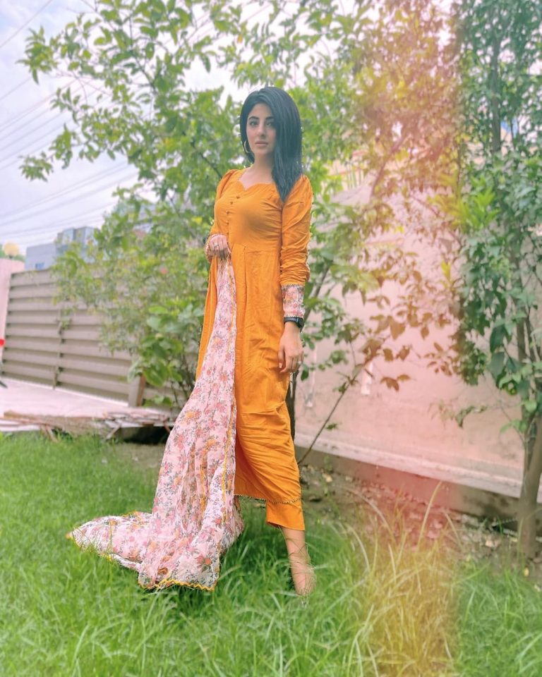 Latest Captivating Pictures Of Fatima Sohail | Reviewit.pk