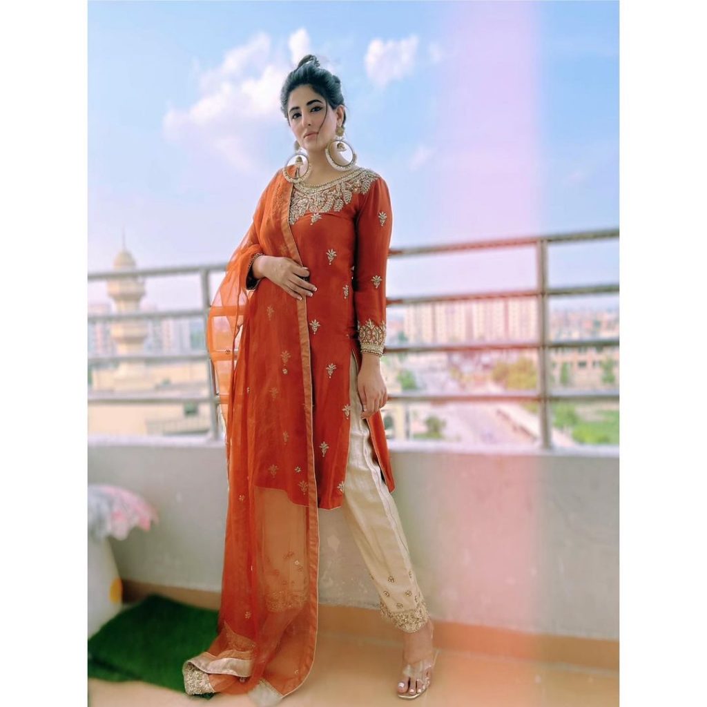 Latest Captivating Pictures Of Fatima Sohail | Reviewit.pk